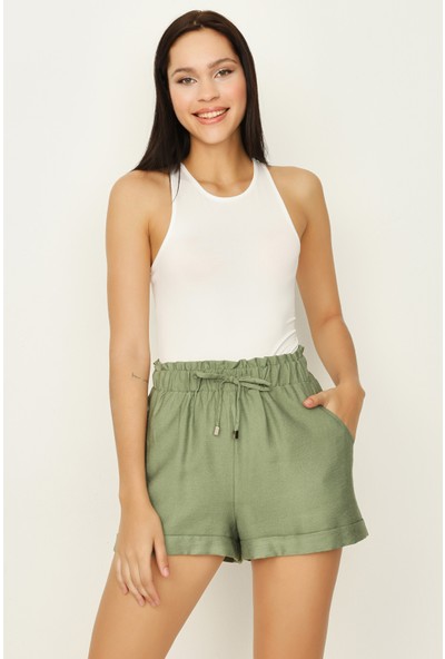 Select Moda Kadın Siyah Beli Lastikli Paçası Katlamalı Mini Şort Select Moda Kadın Siyah Beli Lastikli Paçası Katlamalı Mini Şort