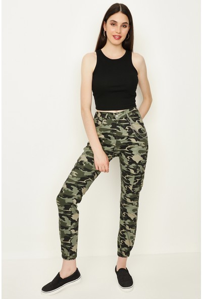 Select Moda Kadın Haki Zincir Detay Paçası Lastikli Kamuflaj Desen Kargo Pantolon Select Moda Kadın Haki Zincir Detay Paçası Lastikli Kamuflaj Desen Kargo Pantolon