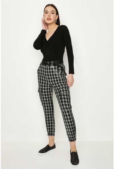 Select Moda Kadın Kareli Kemerli Paçası Lastikli Kargo Pantolon Select Moda Kadın Kareli Kemerli Paçası Lastikli Kargo Pantolon