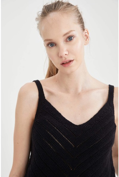 DeFacto Regular Fit V Yaka Geri Dönüşümlü Askılı Örgü Triko Atlet U8828AZ21SM