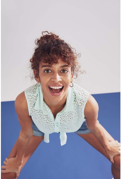 DeFacto Brode Relax Fit Askılı Crop Gömlek U2767AZ21SM DeFacto Brode Relax Fit Askılı Crop Gömlek U2767AZ21SM