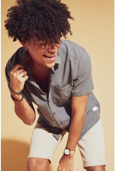 DeFacto Regular Fit Basic Kısa Kollu Gömlek T5743AZ21SM