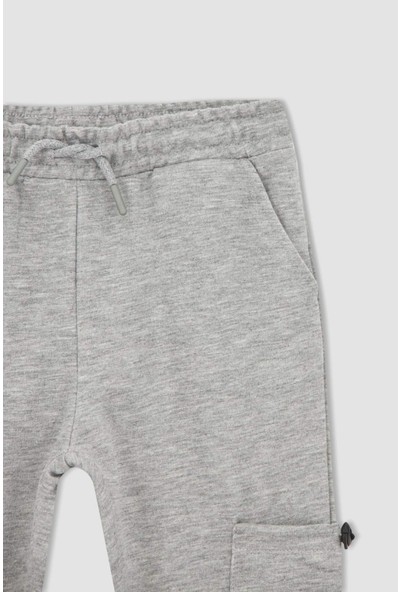 DeFacto Erkek Çocuk Kargo Cepli İnce Sweatshirt Kumaşı Eşofman Alt W7897A622SP DeFacto Erkek Çocuk Kargo Cepli İnce Sweatshirt Kumaşı Eşofman Alt W7897A622SP