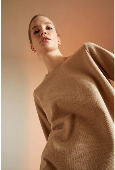 DeFacto Regular Fit Basic Bisiklet Yaka Sweatshirt Tunik T7672AZ21SP DeFacto Regular Fit Basic Bisiklet Yaka Sweatshirt Tunik T7672AZ21SP