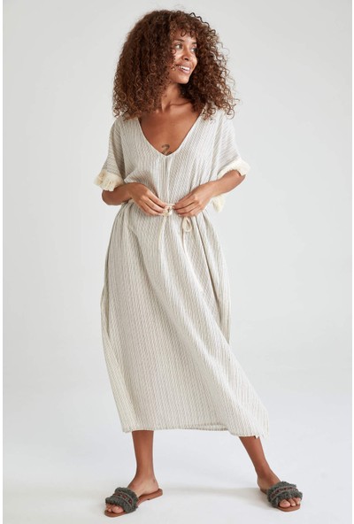 Defacto Çizgili V Yaka Püskül Detaylı Beli Bağcıklı Maxi Plaj Elbisesi W1613AZ21HS