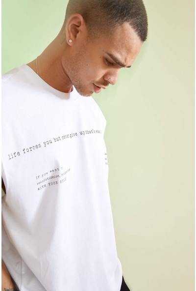 DeFacto Oversize Fit Bisiklet Yaka Yazı Baskılı Kolsuz Spor Pamuklu Penye Tişört V2589AZ21SM DeFacto Oversize Fit Bisiklet Yaka Yazı Baskılı Kolsuz Spor Pamuklu Penye Tişört V2589AZ21SM