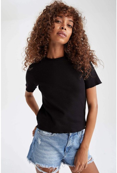 DeFacto Basic Slim Fit Kısa Kollu Crop Tişört W2827AZ21HS DeFacto Basic Slim Fit Kısa Kollu Crop Tişört W2827AZ21HS