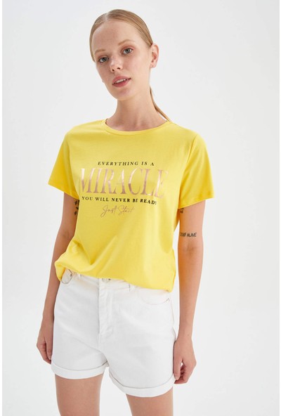 DeFacto Varak Slogan Baskılı Relax Fit Kısa Kollu Tişört W2895AZ21HS DeFacto Varak Slogan Baskılı Relax Fit Kısa Kollu Tişört W2895AZ21HS