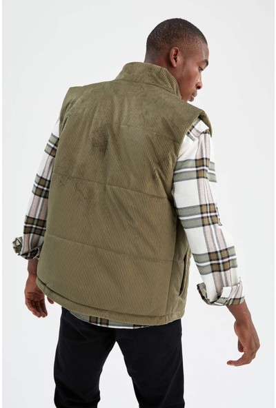 DeFacto Regular Fit Dik Yaka Kadife Şişme Yelek U9129AZ21WN