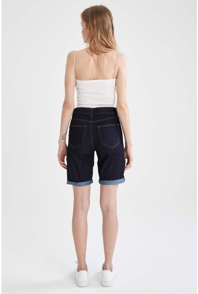 Defacto Katlama Paça Detaylı Slim Fit Jean Bermuda Şort U3041AZ21SM Defacto Katlama Paça Detaylı Slim Fit Jean Bermuda Şort U3041AZ21SM