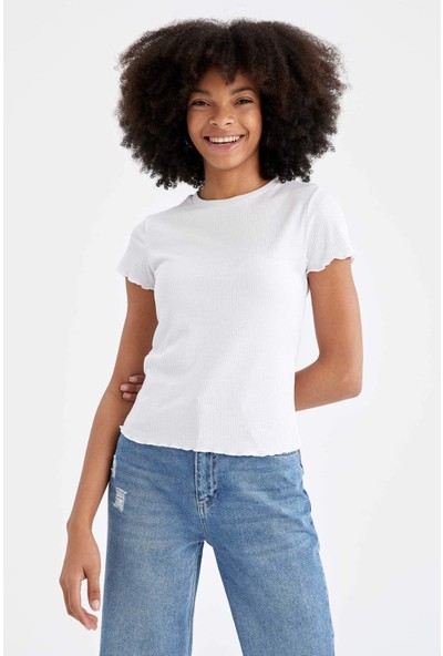 DeFacto Slim Fit Bisiklet Yaka Kısa Kollu Tişört K7064AZ22SM DeFacto Slim Fit Bisiklet Yaka Kısa Kollu Tişört K7064AZ22SM