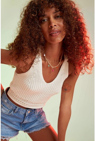 DeFacto Slim Fit V Yaka Geri Dönüşümlü Askılı Örgü Triko Atlet V6662AZ21HS