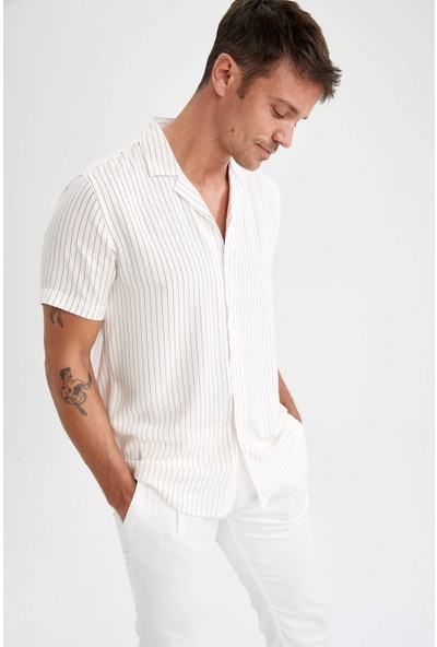 DeFacto Modern Fit Çizgi Desenli Kısa Kollu Viskon Gömlek V8405Az21Hs