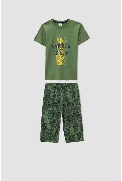 DeFacto Erkek Çocuk Ananas Baskılı Pamuklu Kısa Kollu Kapri Pijama Takımı V9159A621HS DeFacto Erkek Çocuk Ananas Baskılı Pamuklu Kısa Kollu Kapri Pijama Takımı V9159A621HS