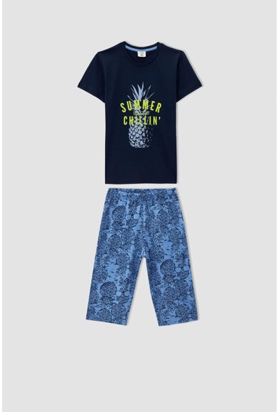 DeFacto Erkek Çocuk Ananas Baskılı Pamuklu Kısa Kollu Kapri Pijama Takımı V9159A621HS DeFacto Erkek Çocuk Ananas Baskılı Pamuklu Kısa Kollu Kapri Pijama Takımı V9159A621HS
