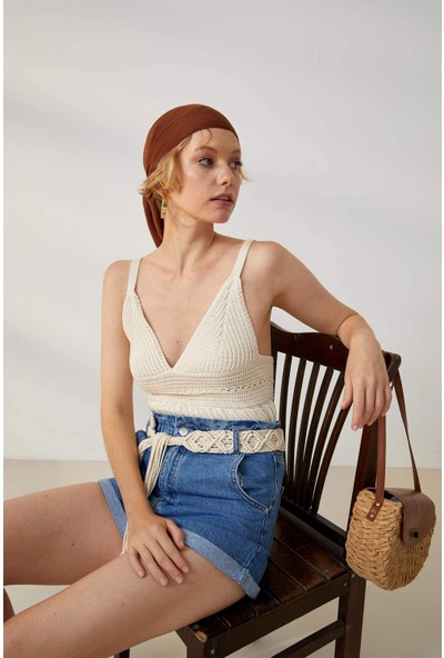 DeFacto Slim Fit İp Askılı V Yaka Volan Detaylı Örgü Triko Atlet V8631AZ21SP DeFacto Slim Fit İp Askılı V Yaka Volan Detaylı Örgü Triko Atlet V8631AZ21SP