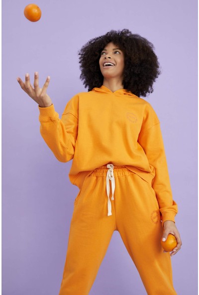 DeFacto Defacto Fit Regular Fit Kapüşonlu Nakışlı Sürdürülebilir Organik Pamuklu Sweatshirt X0139AZ22SP DeFacto Defacto Fit Regular Fit Kapüşonlu Nakışlı Sürdürülebilir Organik Pamuklu Sweatshirt X0139AZ22SP