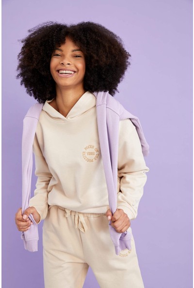 DeFacto Defacto Fit Regular Fit Kapüşonlu Nakışlı Sürdürülebilir Organik Pamuklu Sweatshirt X0139AZ22SP