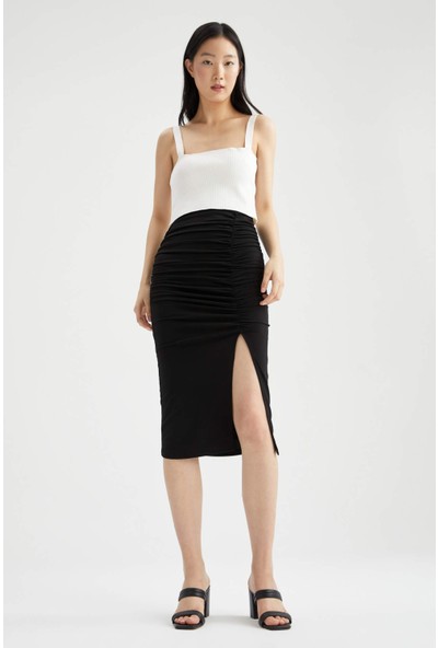 DeFacto Fitted Yırtmaç Detaylı Diz Altı Kalem Etek Y0836AZ22SP DeFacto Fitted Yırtmaç Detaylı Diz Altı Kalem Etek Y0836AZ22SP