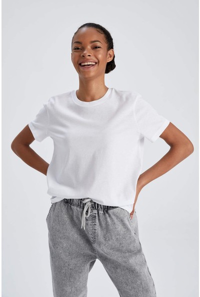 DeFacto Bisiklet Yaka Basic Relax Fit Tişört M9595AZ22SP DeFacto Bisiklet Yaka Basic Relax Fit Tişört M9595AZ22SP