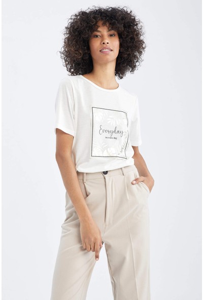 DeFacto Traditional Regular Fit Bisiklet Yaka Baskılı Kollu Tişört X7829AZ22SM DeFacto Traditional Regular Fit Bisiklet Yaka Baskılı Kollu Tişört X7829AZ22SM