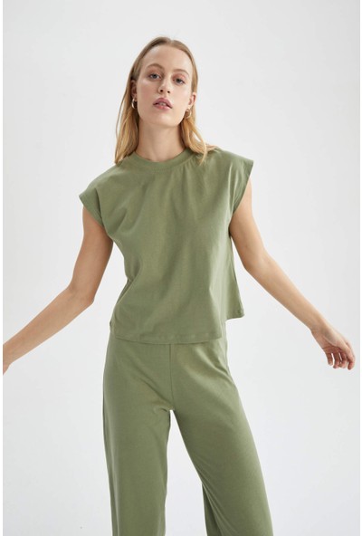DeFacto Regular Fit Bisiklet Yaka Basic Yarasa Kollu Tişört X0424AZ22SP DeFacto Regular Fit Bisiklet Yaka Basic Yarasa Kollu Tişört X0424AZ22SP