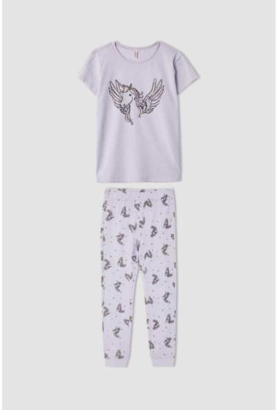 DeFacto Kız Çocuk Regular Fit Unicorn Baskılı Pamuklu Kısa Kollu Pijama Takım W6872A622SM DeFacto Kız Çocuk Regular Fit Unicorn Baskılı Pamuklu Kısa Kollu Pijama Takım W6872A622SM
