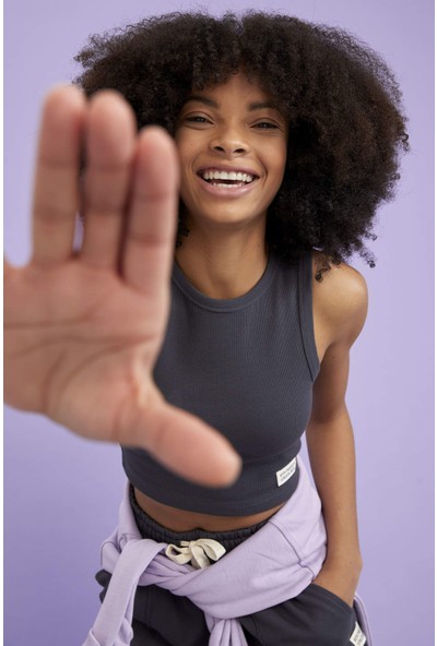 DeFacto Defacto Fit Regular Fit Bisiklet Yaka Crop Fitilli Organik Pamuklu Kaşkorse Atlet X0178AZ22SP DeFacto Defacto Fit Regular Fit Bisiklet Yaka Crop Fitilli Organik Pamuklu Kaşkorse Atlet X0178AZ22SP
