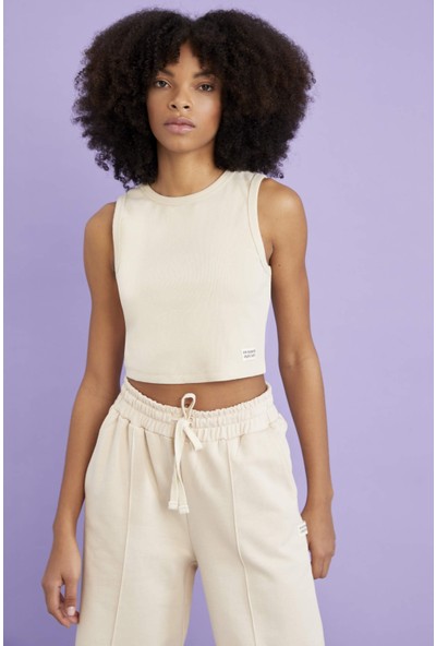 DeFacto Defacto Fit Regular Fit Bisiklet Yaka Crop Fitilli Organik Pamuklu Kaşkorse Atlet X0178AZ22SP DeFacto Defacto Fit Regular Fit Bisiklet Yaka Crop Fitilli Organik Pamuklu Kaşkorse Atlet X0178AZ22SP