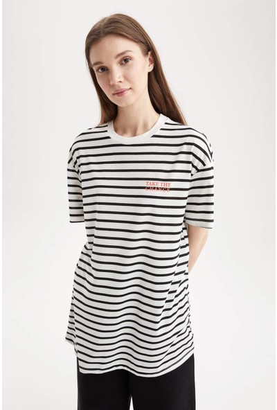 DeFacto Regular Fit Bisiklet Yaka Çizgili Kısa Kollu Kısa Kollu Tunik X0386AZ22SP