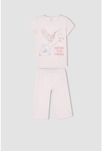 DeFacto Kız Çocuk Regular Fit Unicorn Baskılı Pamuklu Kısa Kollu Kapri Pijama Takım W6924A622SM DeFacto Kız Çocuk Regular Fit Unicorn Baskılı Pamuklu Kısa Kollu Kapri Pijama Takım W6924A622SM