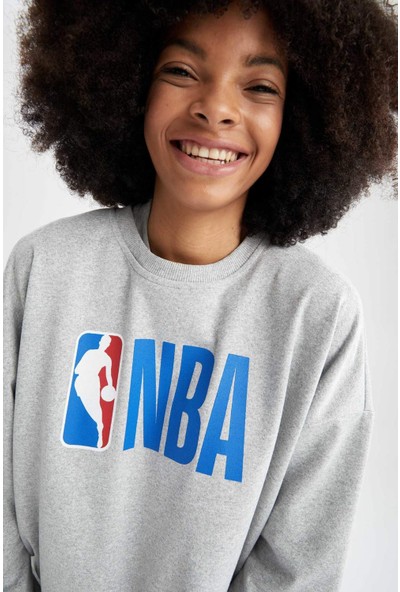 DeFacto Defacto Fit NBA Lisanslı Oversize Fit İçi Yumuşak Tüylü Sweatshirt W1946AZ22SP