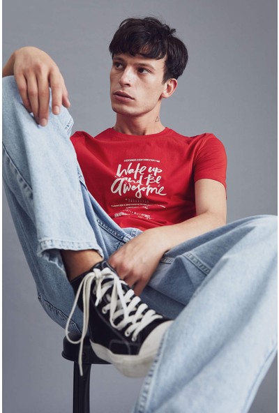 DeFacto Slim Fit Bisiklet Yaka Yazı Baskılı Kısa Kollu Pamuklu Penye Tişört W4359AZ21HS DeFacto Slim Fit Bisiklet Yaka Yazı Baskılı Kısa Kollu Pamuklu Penye Tişört W4359AZ21HS