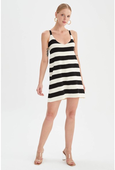 DeFacto Regular Fit U Yaka Çizgili Askılı Örgü Mini Elbise W4213AZ21HS