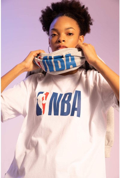 DeFacto Defacto Fit NBA Lisanslı Oversize Fit Bisiklet Yaka Kısa Kollu Örme Tişört T5506AZ22SM DeFacto Defacto Fit NBA Lisanslı Oversize Fit Bisiklet Yaka Kısa Kollu Örme Tişört T5506AZ22SM