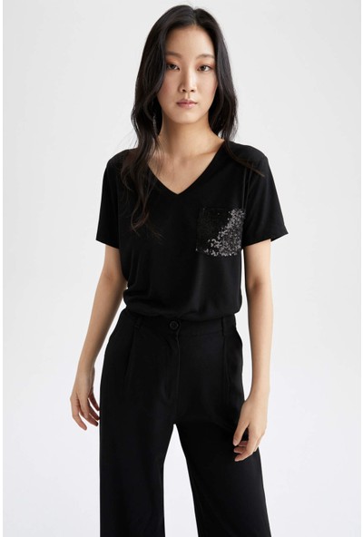 DeFacto Regular Fit V Yaka Payet Detaylı Kısa Kollu Tişört U3769AZ22SM