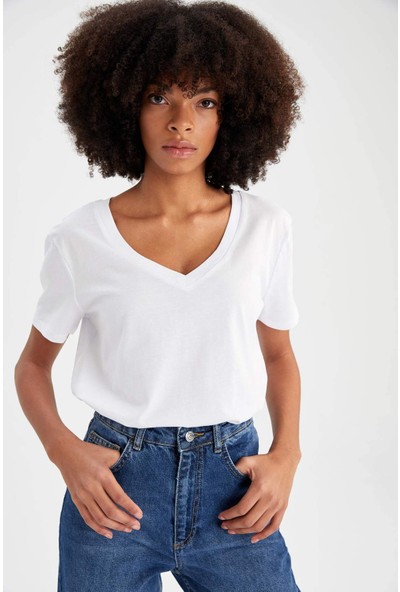 DeFacto Regular Fit V Yaka Kısa Kollu Tişört M9545AZ22SP DeFacto Regular Fit V Yaka Kısa Kollu Tişört M9545AZ22SP