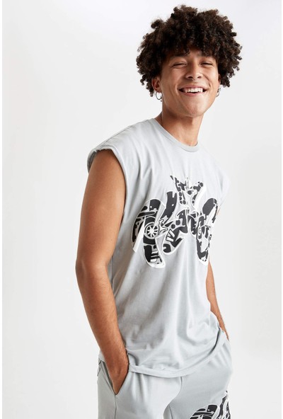 DeFacto Oversize Fit Bisiklet Yaka Slogan Baskılı Kolsuz Pamuklu Penye Tişört V7877AZ21HS DeFacto Oversize Fit Bisiklet Yaka Slogan Baskılı Kolsuz Pamuklu Penye Tişört V7877AZ21HS