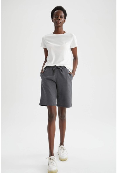 DeFacto Regular Beli Bağcıklı Geri Dönüşümlü Bermuda Şort W9369AZ22SM DeFacto Regular Beli Bağcıklı Geri Dönüşümlü Bermuda Şort W9369AZ22SM