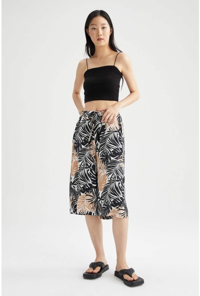 DeFacto Tropik Desenli Beli Lastikli Relax Fit Kapri I6823AZ22SM DeFacto Tropik Desenli Beli Lastikli Relax Fit Kapri I6823AZ22SM