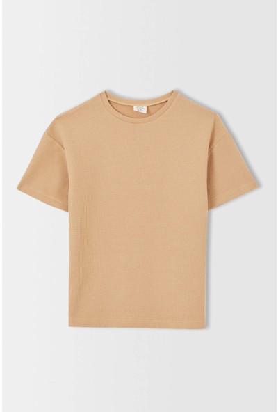 DeFacto Erkek Çocuk Oversize Fit Dokulu Kısa Kollu Tişört V6153A621HS DeFacto Erkek Çocuk Oversize Fit Dokulu Kısa Kollu Tişört V6153A621HS