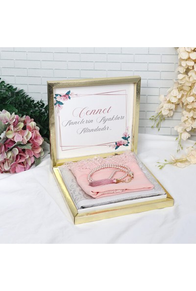 Furkan Neşriyat Anneler Gününe Özel Lüks Kutuda Seccade + Şal + Inci Tesbih Seti Furkan Neşriyat Anneler Gününe Özel Lüks Kutuda Seccade + Şal + Inci Tesbih Seti