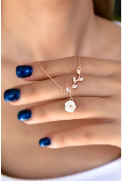 Papatya Silver 925 Ayar Gümüş Rose Kaplama Zirkon Taşlı Sedef Manolya Çiçeği Kolye Papatya Silver 925 Ayar Gümüş Rose Kaplama Zirkon Taşlı Sedef Manolya Çiçeği Kolye
