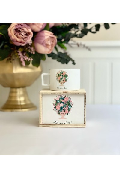 Giftmoda Kişiye Özel Çiçek Kadın Tasarımlı Kutulu Kupa