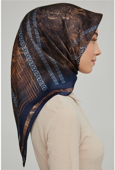 Armine Sura Ipek Eşarp