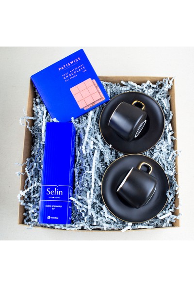 Ona Değer Mavi ve Siyahın Asilliği Hediye Kutusu Ona Değer Mavi ve Siyahın Asilliği Hediye Kutusu