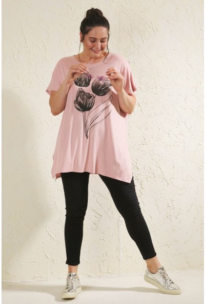 Siyezen Büyük Beden Salaş Lale Baskılı T-Shirt Pudra Siyezen Büyük Beden Salaş Lale Baskılı T-Shirt Pudra