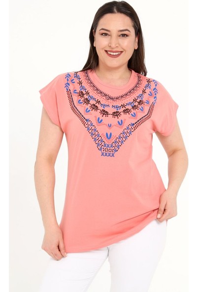 Siyezen Büyük Beden Yakası Baskılı Yarasa Kol T-Shirt Yavruağzı Siyezen Büyük Beden Yakası Baskılı Yarasa Kol T-Shirt Yavruağzı