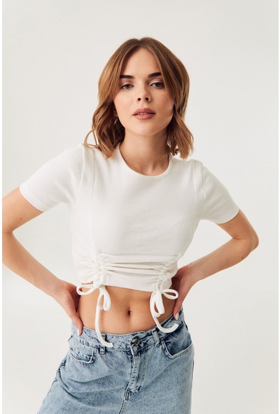 FullaModa Bisiklet Yaka Önü Büzgülü Fitilli Tişört FullaModa Bisiklet Yaka Önü Büzgülü Fitilli Tişört