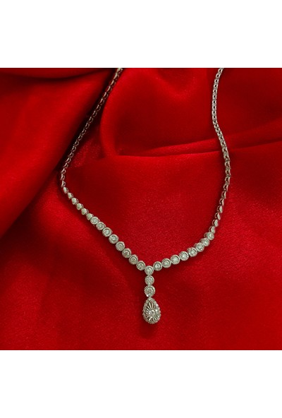 YDG Elmas Takı Pırlanta Damla Model Kolye YDG Elmas Takı Pırlanta Damla Model Kolye